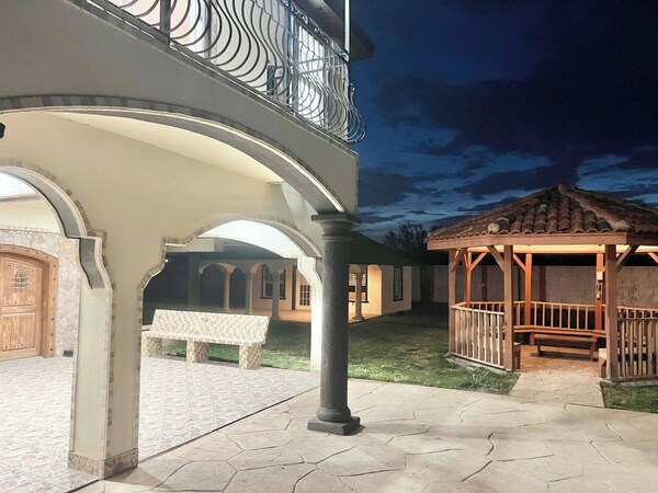 Gated Hacienda Great For Family - Mission, TX