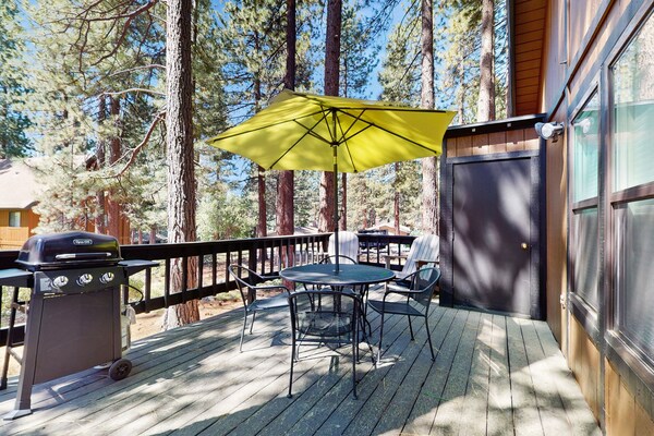 Tahoe Home With Gas Fireplace, Private Deck, And Close To Golf Course And Lake - Carson City, NV