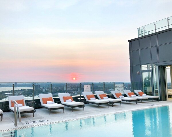 Spacious 3-bed Apt With Ac,pool,jacuzzi,wifi-well Located - San Diego, CA