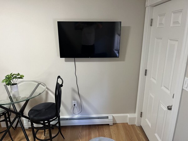 Dwtn Apt~king Beds~mins To Salem - Marblehead, MA