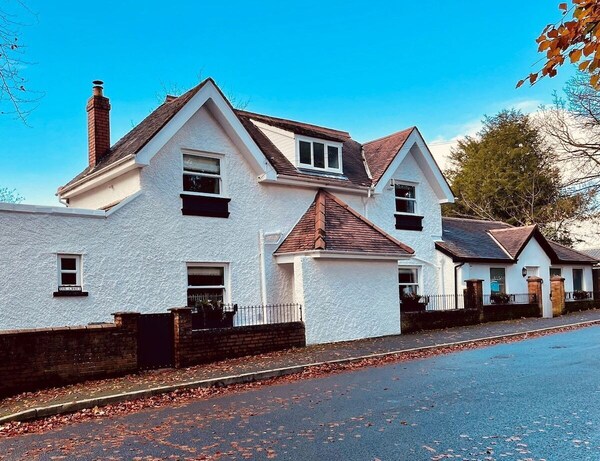 Central Location | Roll Top Bath | Free Parking - Merthyr Tydfil