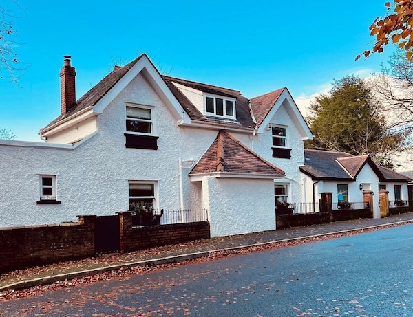 Central Location | Roll Top Bath | Free Parking - Merthyr Tydfil