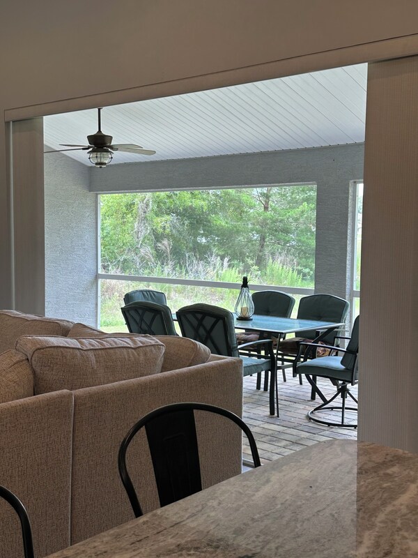 Elegant Ocala Oasis! \N3bd/2ba Home In Desirable Centrally Located Neighborhood! - Ocala, FL