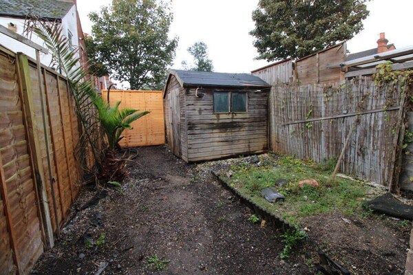 Entire One Bedroom Ground Floor Flat. 5 Minutes To Town Centre And Train Station - Caversham - Reading