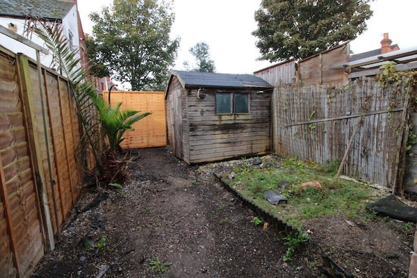 Entire One Bedroom Ground Floor Flat. 5 Minutes To Town Centre And Train Station - Caversham - Reading