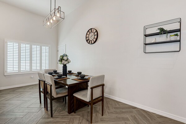 Large Modern Mid-century Getaway 5 Bed Rooms Outdoor Grille - エル・パソ, TX
