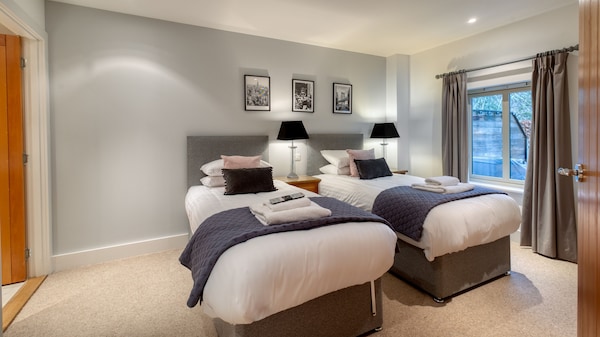 Tayside (No Hot Tub) - Sleeps 6 Guests In 3 Bedrooms - Loch Tay