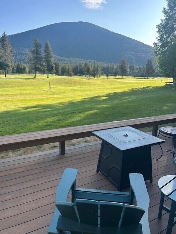 Cozy 1br W/ Big Views + Modern Touches - Sisters, OR