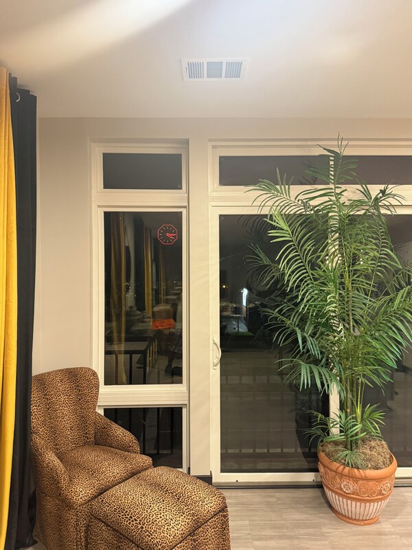 Luxury 2 Bedroom 2 Full Bathroom Apartment Across From The Waterfront! - New Albany, IN