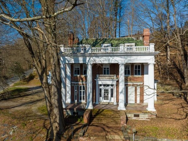 Spacious 6-bedroom House With Ac, Wifi In Charming Springfield - Claremont