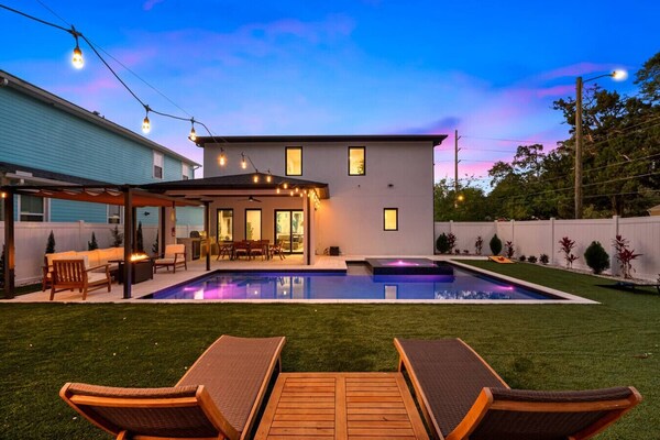 New-lux Tpa Home W/pool/spa & Game Room-sleeps 16 - Tampa, FL