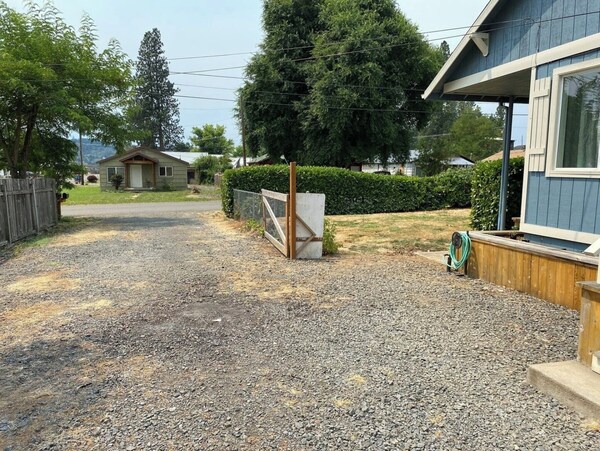 Home Sweet Home - Becker Vineyard, Roseburg