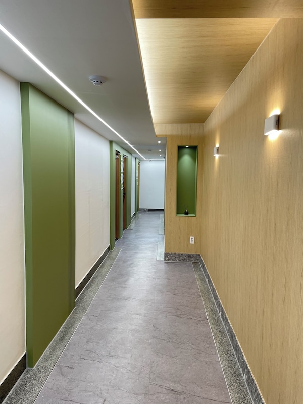 Charming 1-bedroom Building In Lovely Busan With Wifi\nthere Is A Large Bed - Busan Station