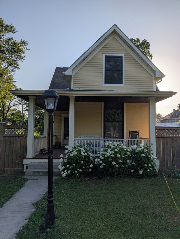 Lovely Historic 3/2, Huge Private Yard 1.5 Mi To Nd - South Bend, IN