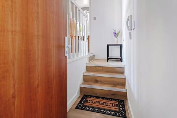 Leicester1br-wifi-modernapt-kitchen-sleeps2 - Leicester