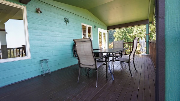 Charming 2-bedroom Apartment With Ac In Rainier - Longview, WA