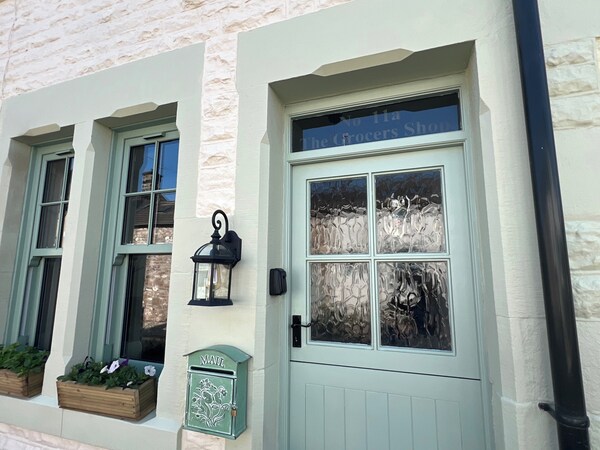 Historic Seaside Cottage - Sleeps 5 & Pets Ok - Morecambe