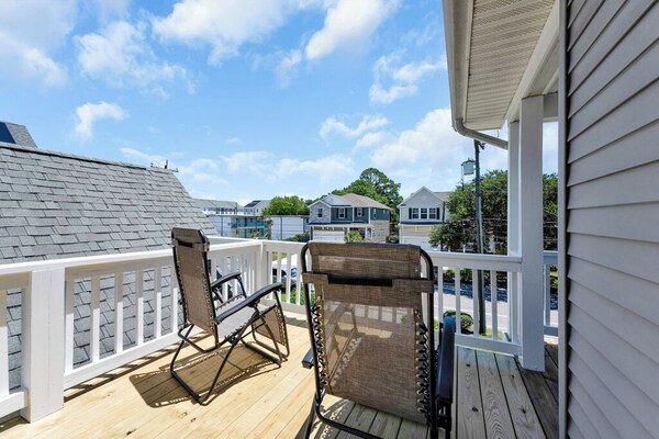 Spacious 4 Br 4 Bath Home- 2 Primary Suites. Great For Groups + Walk To Beach! - Norfolk, VA