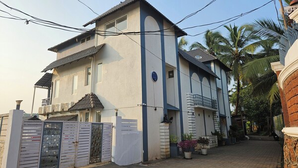 Lakefront, Pvt Pool, Caretaker - The Blujam Villa - Anjuna