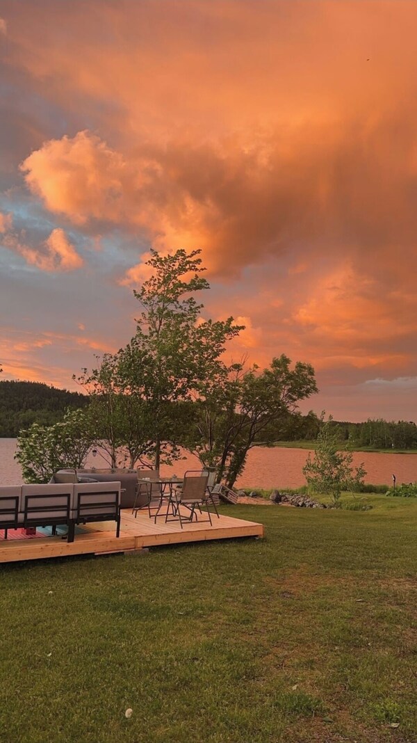 The Tidehouse, Relax With The Whole Family At This Peaceful Place To Stay. - Newfoundland and Labrador