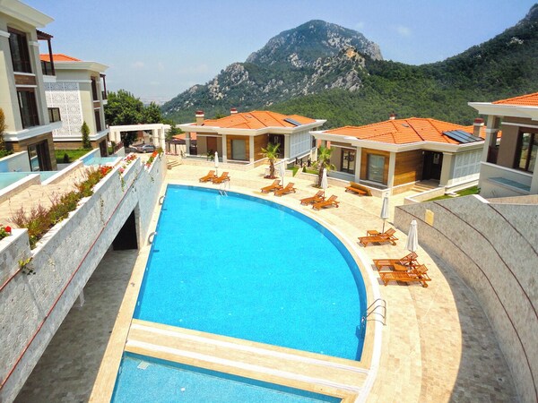 Mountain 4-bedroom Villa In Superb Antalya - Konyaaltı