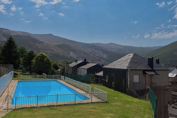 Apartment 'Leopoldo Ii' With Mountain Views, Outdoor Pool And Wi-fi - Peña Trevinca