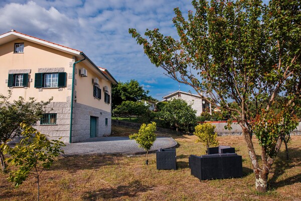 Holiday Home 'Belavista' With Lake View, Wi-fi And Air Conditioning - Soajo