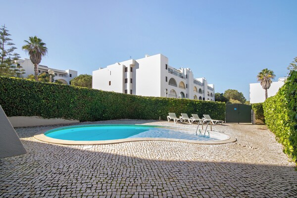 Apartment 'Salgados Beach House' With Shared Pool, Wi-fi And Air Conditioning - Armação de Pêra