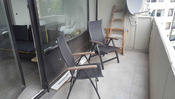 Modernes Apartment 45 M" Bis 3 Personen Mit Balkon , Aufzug, Wlan, - Duisburg