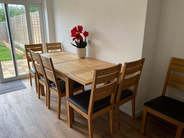 Spacious 6 Bedroom Home|free Parking & Wi-fi|garden - Reading