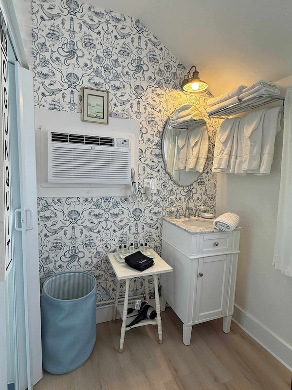 The Marginal Way Cottage - Wells, ME
