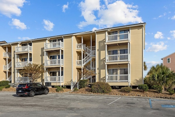 Oceanview Condo With Resort-style Amenities In Emerald Isle - Emerald Isle, NC