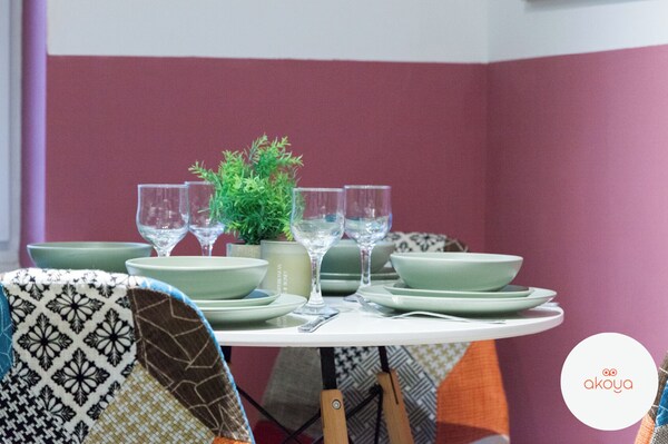 A Stunning Central Wakefield Cozy Gem - Free Wi-fi & Parking - Pet Friendly - The Hepworth Wakefield