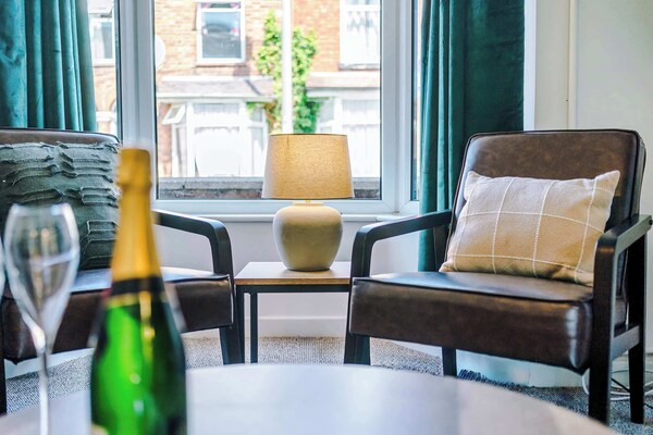 Stylish 2-bed House In Crewe, Perfect For Business - Nantwich