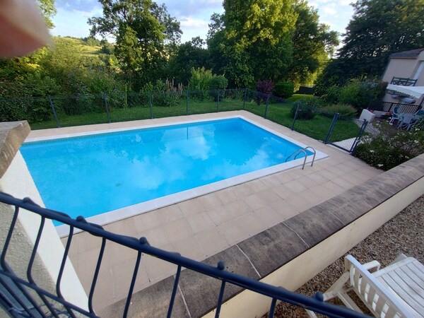 House In Lovely Gardens With Shared Pool In Dordogne, Parking On Site - Aubeterre-sur-Dronne