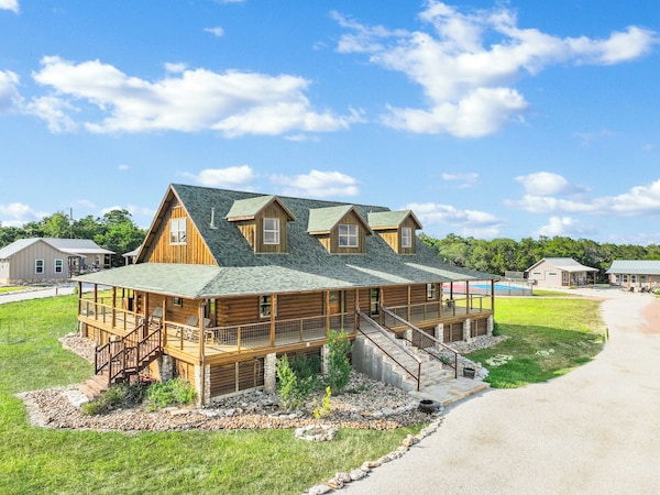 Log Home W/ Firepit, Porch, Ping Pong & Pickleball - Wimberley, TX