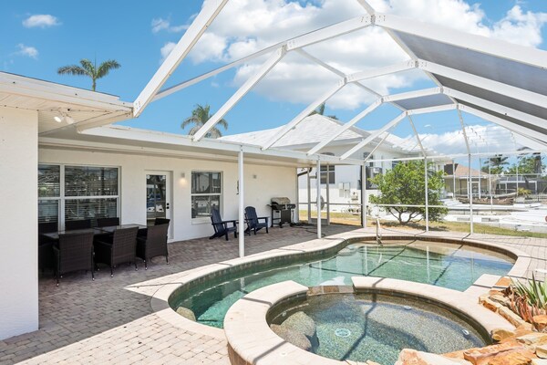 ️Private Pool, Pet Friendly | Canal Front | Tranquility Waters️ - Fort Myers Beach, FL