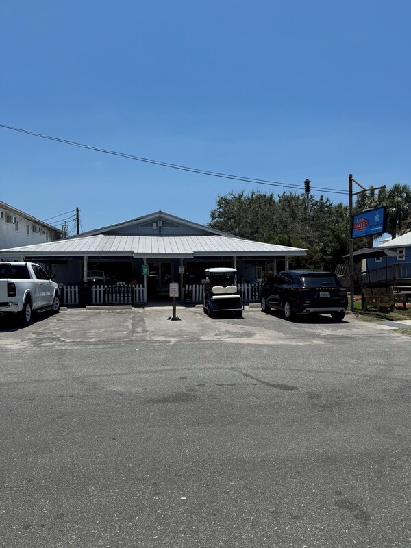 Unit 123 Cozy 1-bedroom Condo In Charming Cedar Key With Wifi, Ac - Cedar Key, FL