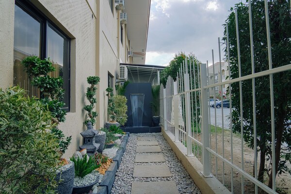 Executive 2-bedroom Condo In Subic Bay Freeport Zone - Olongapo