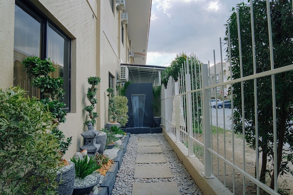 Executive 2-bedroom Condo In Subic Bay Freeport Zone - Olongapo