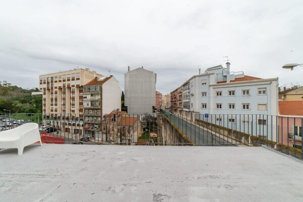 Bright Coastal Duplex Apartment With Terrace - Almada