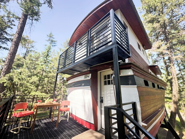 The Beverly Boat At Montana Treehouse Retreat - Whitefish, MT