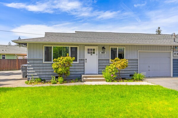 Comfortable Townhouse In Ash Way Lynnwood - Lynnwood, WA