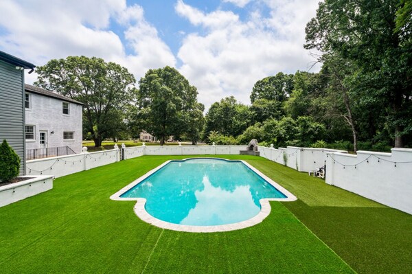 Luxury 7 Bedroom Mini-mansion W/ Pool In Gloucester Township With Wifi, Ac, Etc - New Jersey