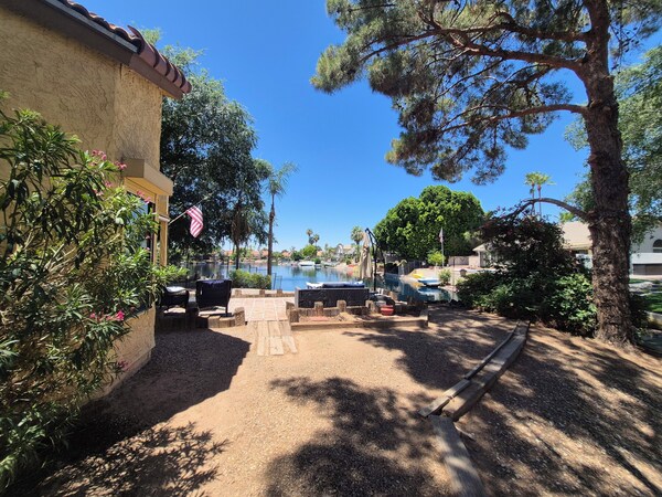 Charming 3-bedroom Lakeside Getaway In Beautiful Chandler, Arizona - Gilbert, AZ