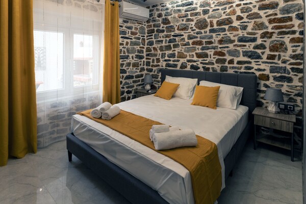 The Coastal Rock House - Волос