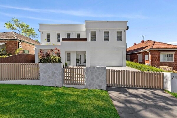 Family Entertainer Renovated Pool House - Cronulla
