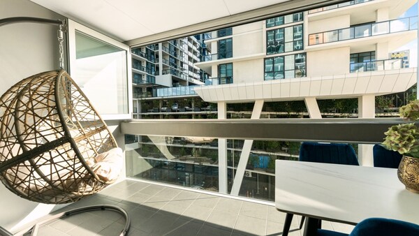 2br Apartment On Balfours Way - Walkerville