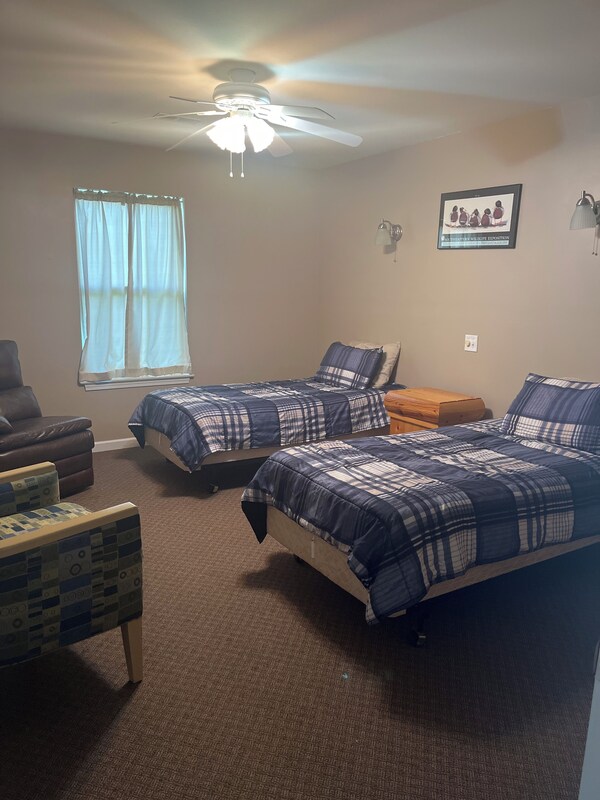 Charming 8-bedroom Lodge With Wifi, Ac In Lovely Batchtown - Illinois
