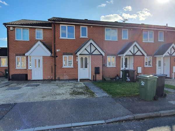 32 Moorland House, With A Garden In Syston - Leicester